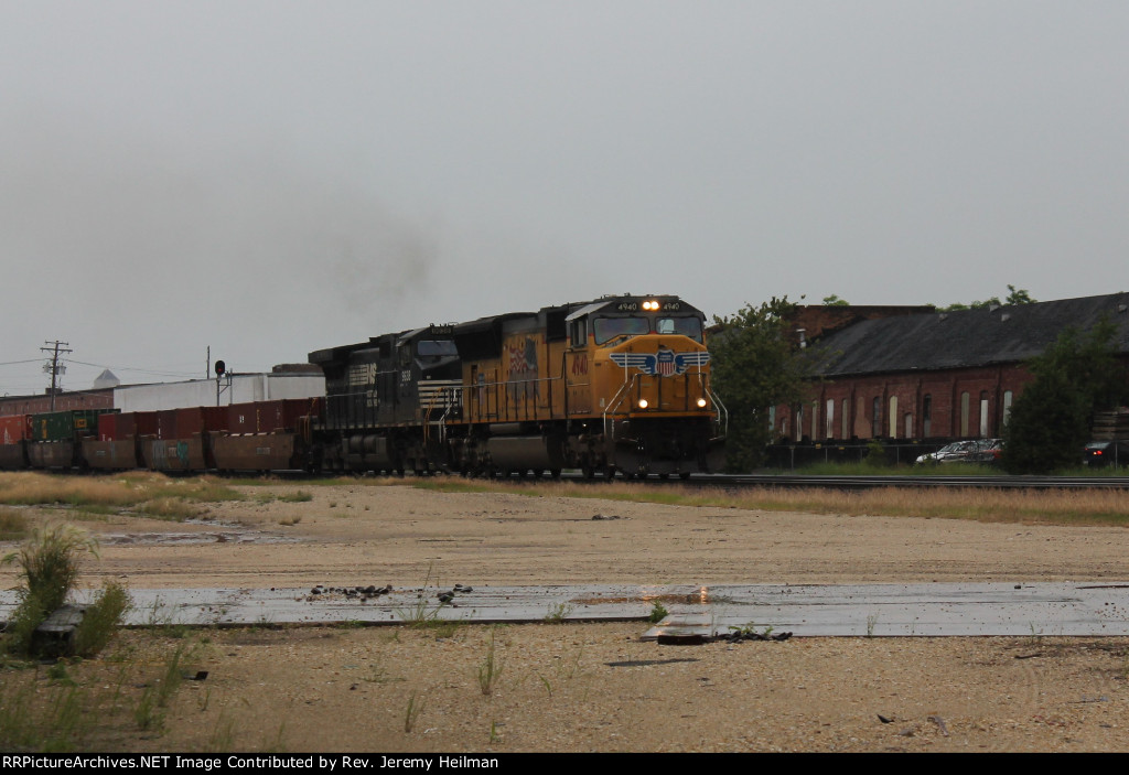 UP 4940 & NS 9638 (1)